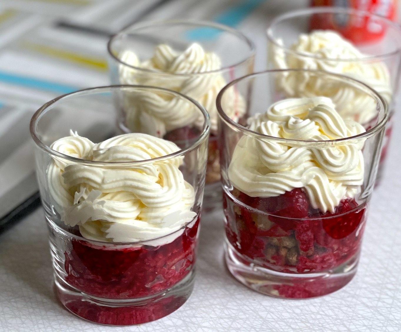 Snabb Cheesecake i glas – recept på enkel dessert - MatMalin.se