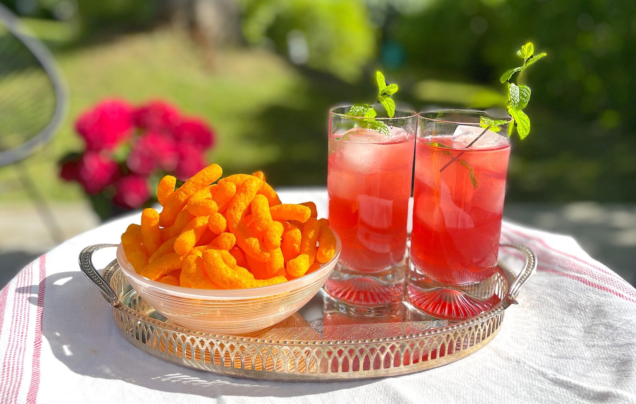 Pink Gin Cassis – recept på en läskande gindrink - MatMalin.se