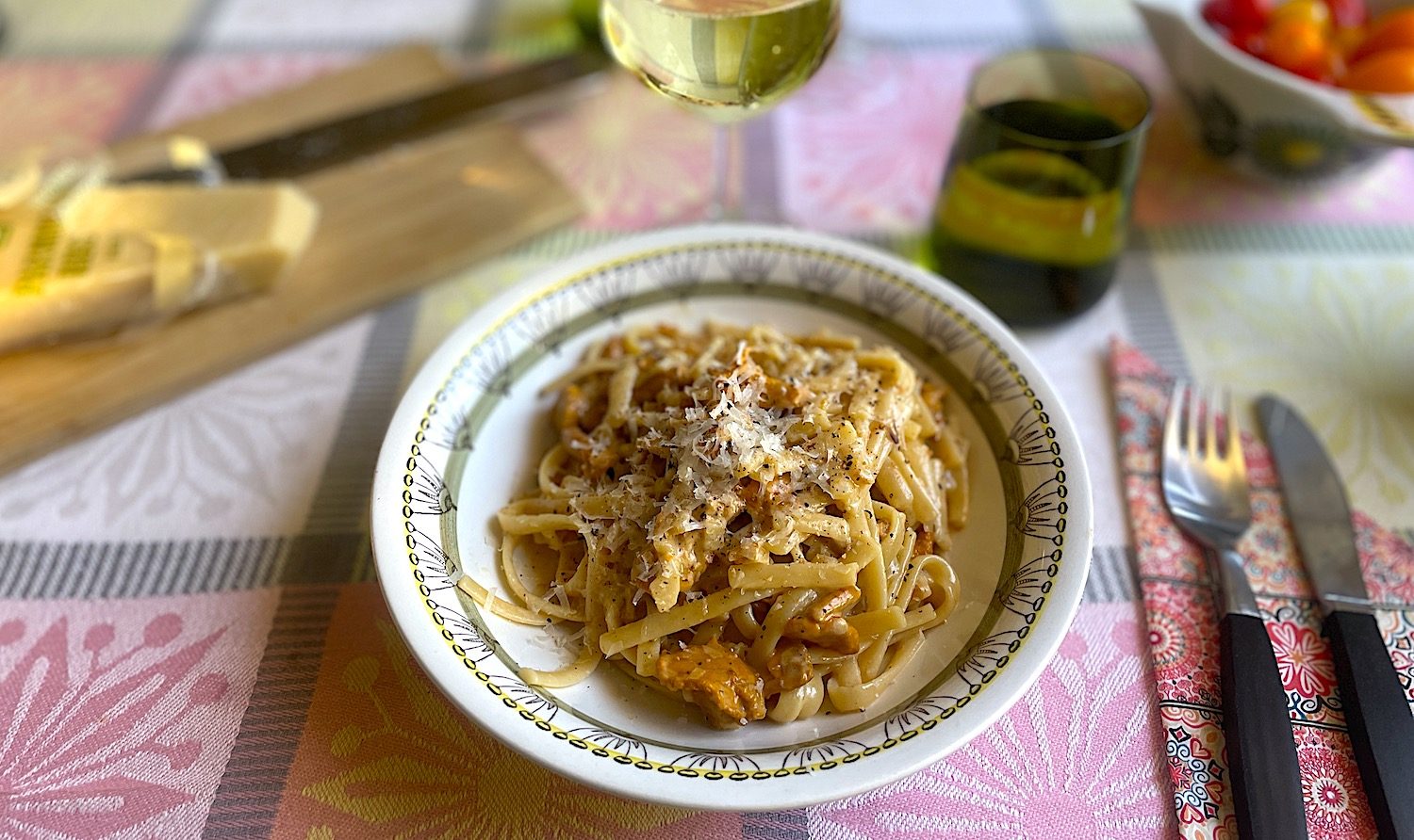 Recept på Krämig kantarellpasta med parmesan - MatMalin.se