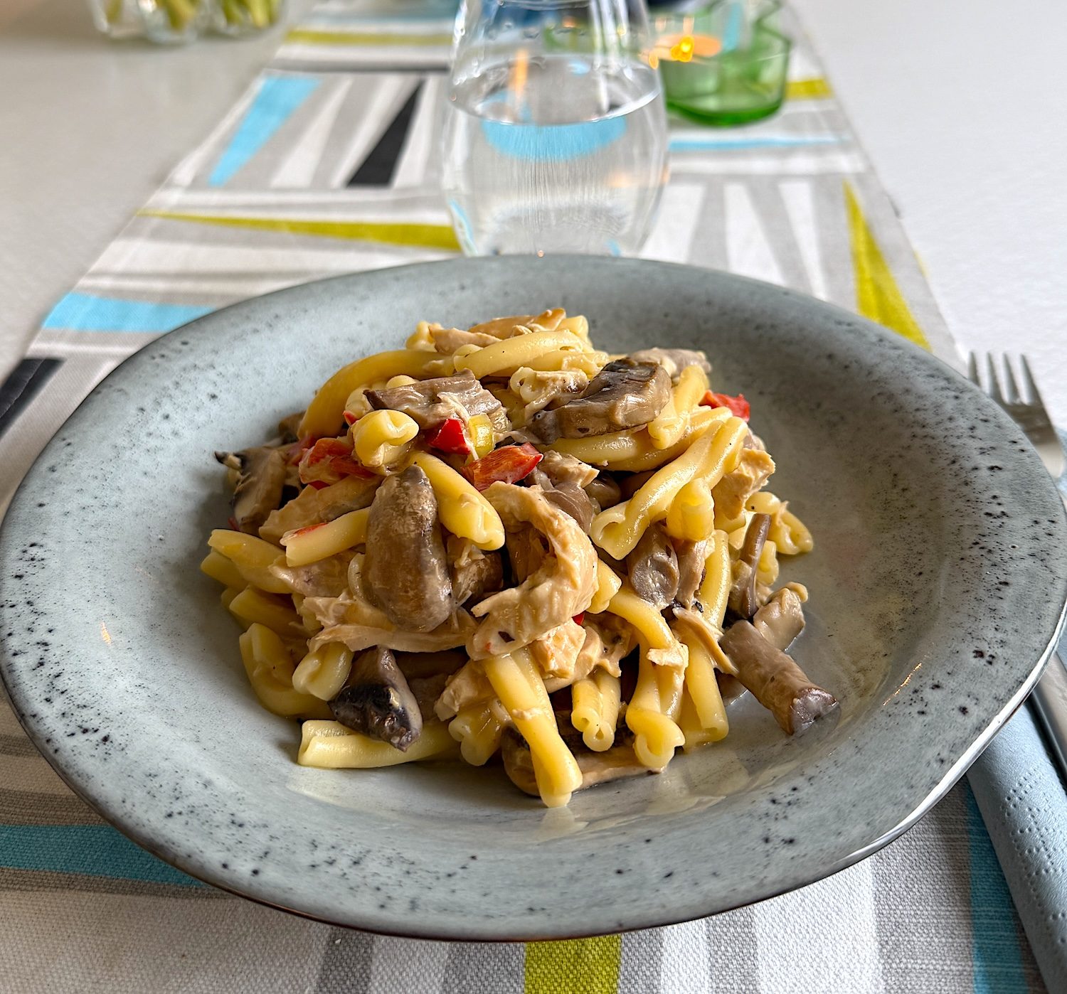 Snabb kycklingpasta med paprika och svamp - MatMalin.se